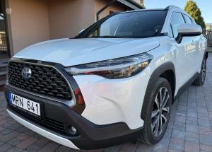 Белый Тойота Corolla Cross 2023 в Шяуляй, объемом двигателя 1.99 л и пробегом 50 тыс. км за 33700 €, фото 3 на AUTOMOTO.COM.LV