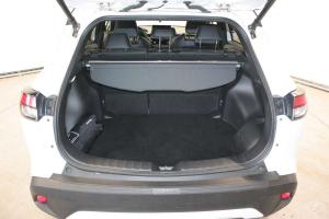 White Toyota Corolla Cross 2023 in Kaunas, with an engine capacity of 1.99 L and mileage of 55 thousand km for 30900 €, photo 11 on AUTOMOTO.COM.LV