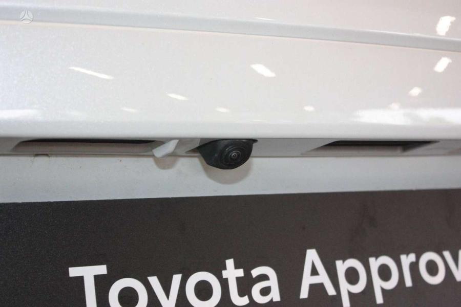 White Toyota Corolla Cross 2023 in Kaunas, with an engine capacity of 1.99 L and mileage of 55 thousand km for 30900 €, photo 20 on AUTOMOTO.COM.LV