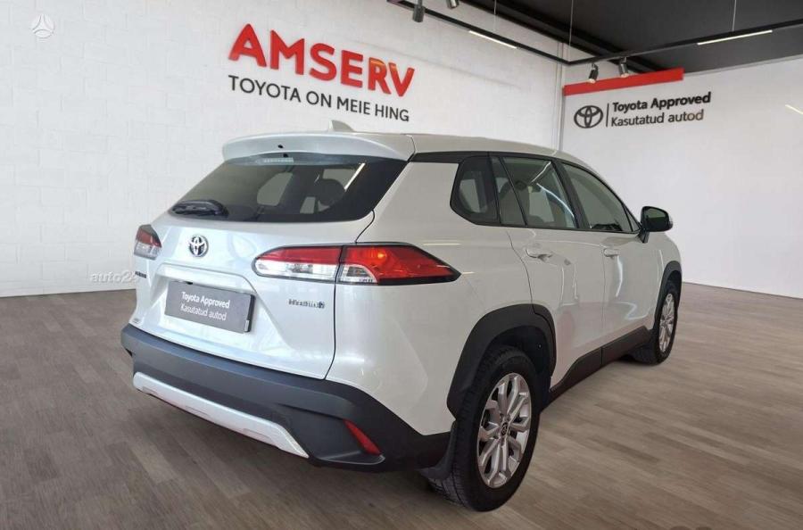 Белый Тойота Corolla Cross 2023 в Вильнюс, объемом двигателя 1.80 л и пробегом 124 тыс. км за 25500 €, фото 3 на AUTOMOTO.COM.LV