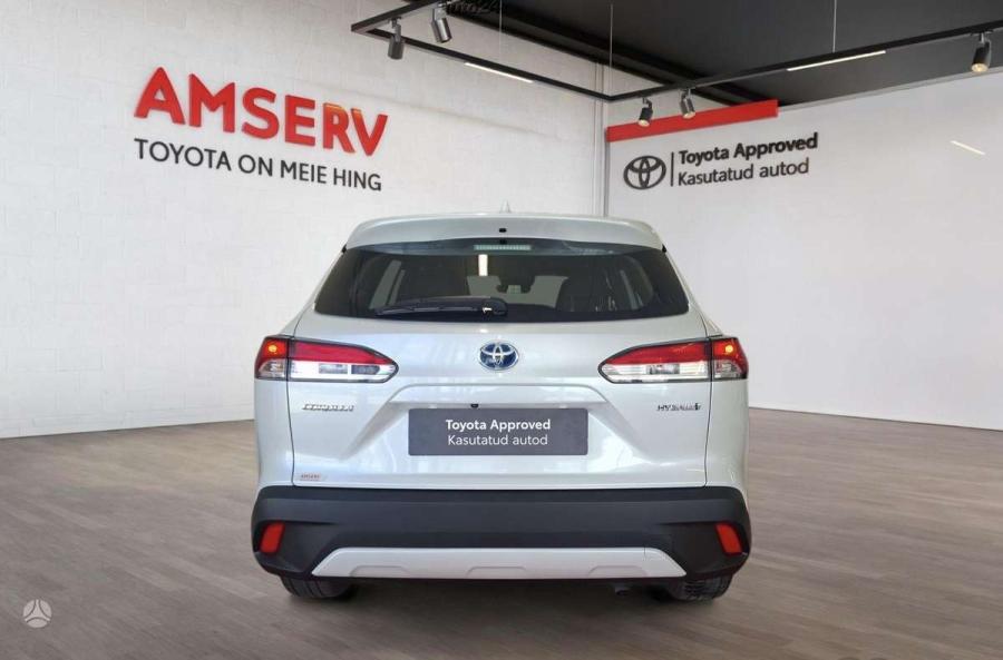 Белый Тойота Corolla Cross 2023 в Вильнюс, объемом двигателя 1.80 л и пробегом 124 тыс. км за 25500 €, фото 5 на AUTOMOTO.COM.LV
