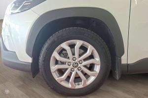 Белый Тойота Corolla Cross 2023 в Вильнюс, объемом двигателя 1.80 л и пробегом 124 тыс. км за 25500 €, фото 16 на AUTOMOTO.COM.LV