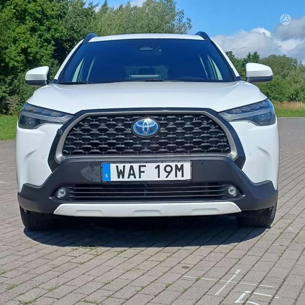 Balts Toyota Corolla Cross 2023 Šauļi, ar dzinēja tilpumu 0.00 L un nobraukumu 240 tūkst. km par 19900 €, foto 1 vietnē AUTOMOTO.COM.LV