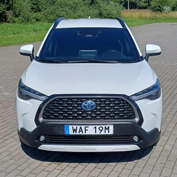 Balts Toyota Corolla Cross 2023 Šauļi, ar dzinēja tilpumu 0.00 L un nobraukumu 240 tūkst. km par 19900 €, foto 2 vietnē AUTOMOTO.COM.LV