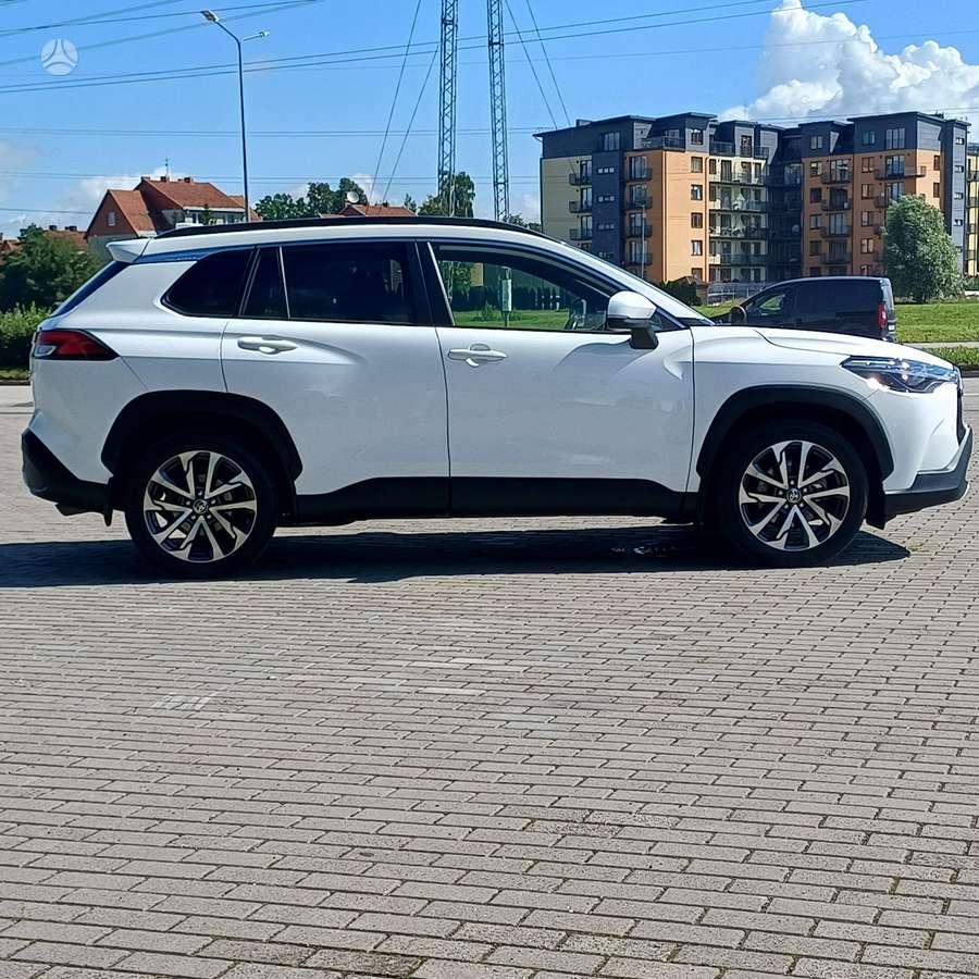 Balts Toyota Corolla Cross 2023 Šauļi, ar dzinēja tilpumu 0.00 L un nobraukumu 240 tūkst. km par 19900 €, foto 5 vietnē AUTOMOTO.COM.LV
