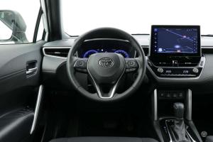 White Toyota Corolla Cross 2023 in Vilnius, with an engine capacity of 1.99 L and mileage of 44 thousand km for 28900 €, photo 9 on AUTOMOTO.COM.LV