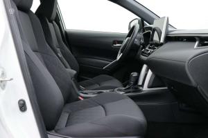 White Toyota Corolla Cross 2023 in Vilnius, with an engine capacity of 1.99 L and mileage of 44 thousand km for 28900 €, photo 10 on AUTOMOTO.COM.LV