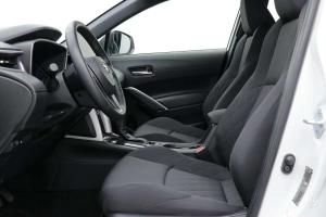 White Toyota Corolla Cross 2023 in Vilnius, with an engine capacity of 1.99 L and mileage of 44 thousand km for 28900 €, photo 13 on AUTOMOTO.COM.LV