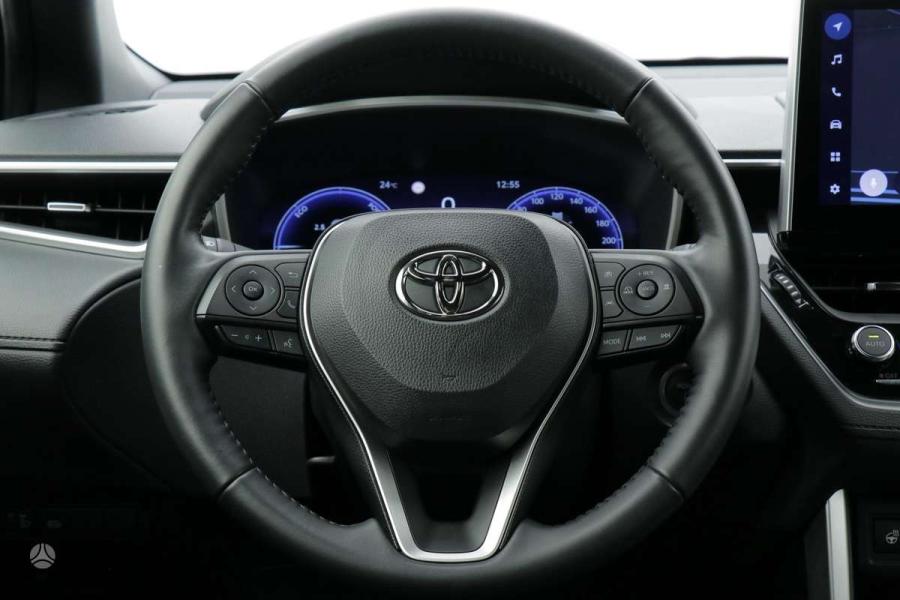 White Toyota Corolla Cross 2023 in Vilnius, with an engine capacity of 1.99 L and mileage of 44 thousand km for 28900 €, photo 14 on AUTOMOTO.COM.LV