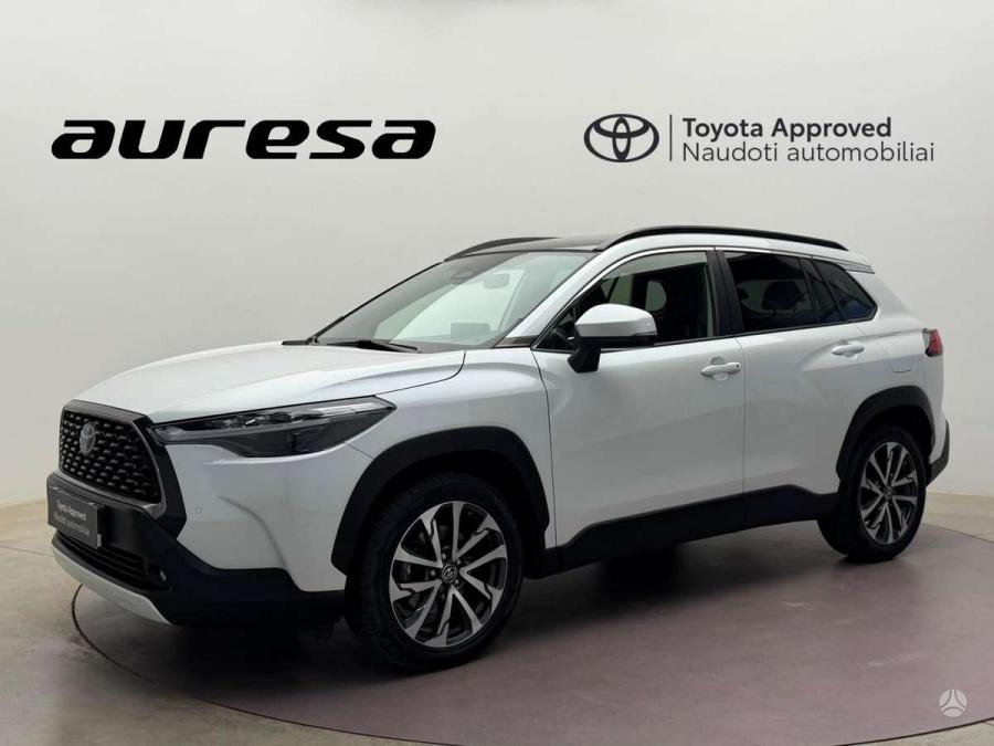 Белый Тойота Corolla Cross 2023 в Паневежис, объемом двигателя 1.99 л и пробегом 119 тыс. км за 30990 €, фото 1 на AUTOMOTO.COM.LV