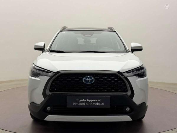 Белый Тойота Corolla Cross 2023 в Паневежис, объемом двигателя 1.99 л и пробегом 119 тыс. км за 30990 €, фото 2 на AUTOMOTO.COM.LV