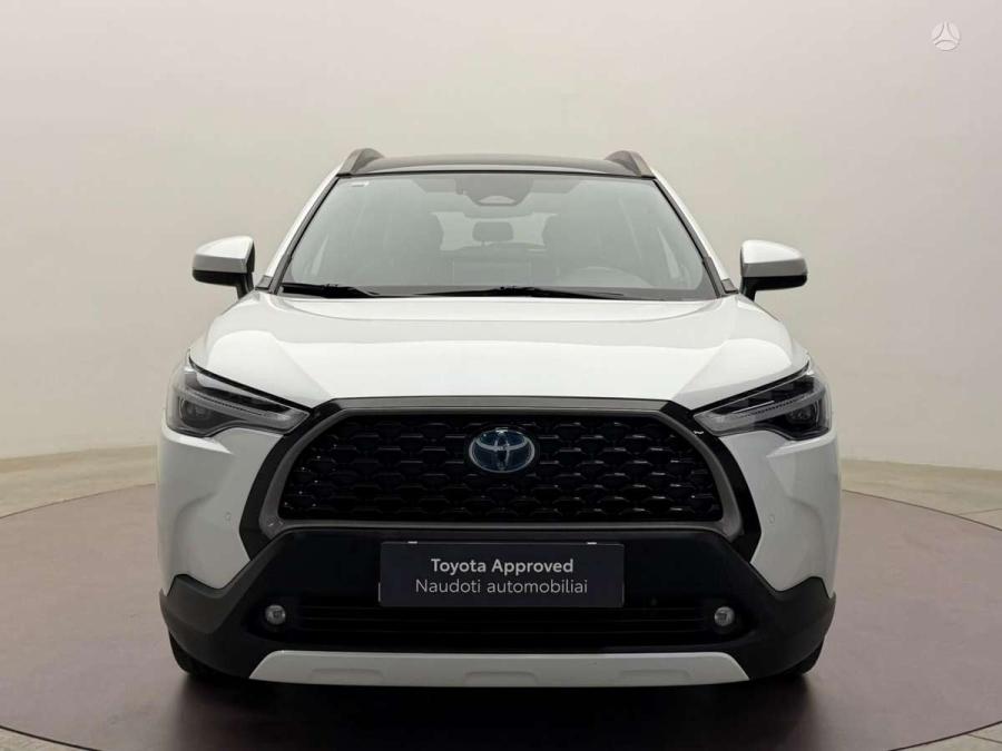 Белый Тойота Corolla Cross 2023 в Паневежис, объемом двигателя 1.99 л и пробегом 119 тыс. км за 30990 €, фото 3 на AUTOMOTO.COM.LV