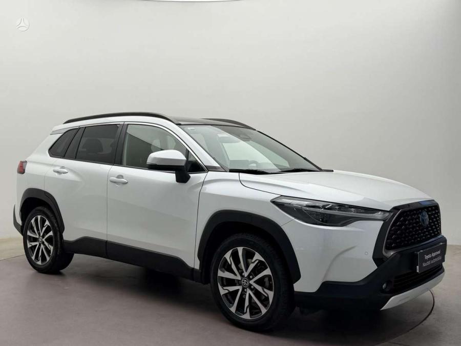 Белый Тойота Corolla Cross 2023 в Паневежис, объемом двигателя 1.99 л и пробегом 119 тыс. км за 30990 €, фото 4 на AUTOMOTO.COM.LV