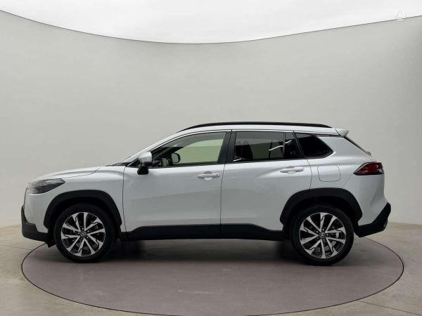 Белый Тойота Corolla Cross 2023 в Паневежис, объемом двигателя 1.99 л и пробегом 119 тыс. км за 30990 €, фото 5 на AUTOMOTO.COM.LV