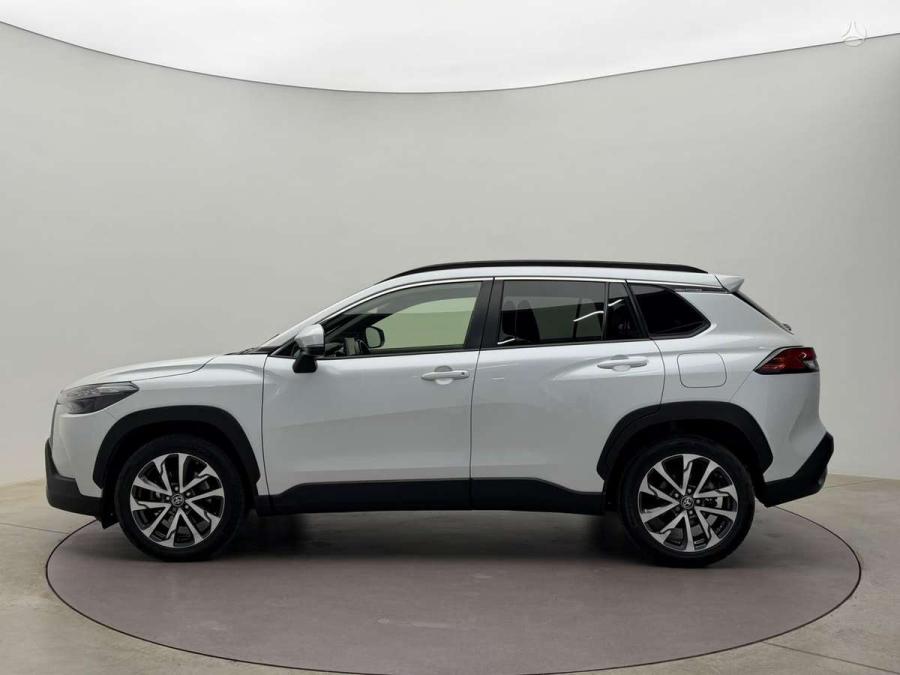 Белый Тойота Corolla Cross 2023 в Паневежис, объемом двигателя 1.99 л и пробегом 119 тыс. км за 30990 €, фото 6 на AUTOMOTO.COM.LV