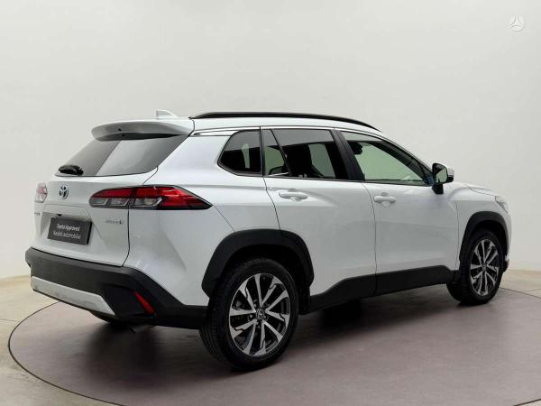 Белый Тойота Corolla Cross 2023 в Паневежис, объемом двигателя 1.99 л и пробегом 119 тыс. км за 30990 €, фото 6 на AUTOMOTO.COM.LV