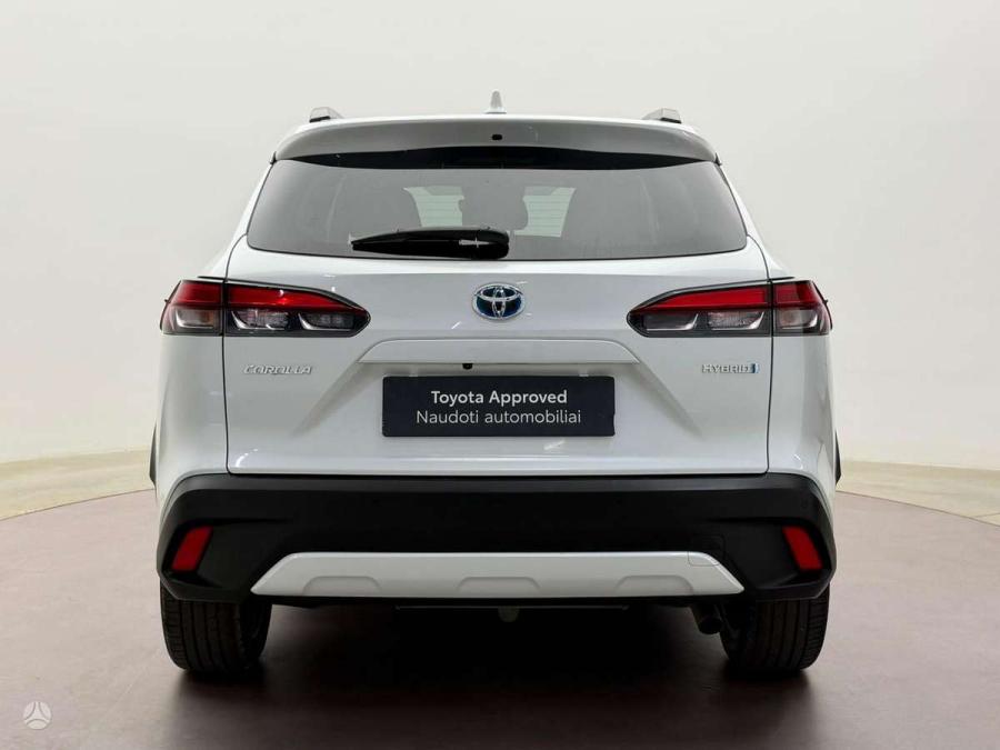Белый Тойота Corolla Cross 2023 в Паневежис, объемом двигателя 1.99 л и пробегом 119 тыс. км за 30990 €, фото 8 на AUTOMOTO.COM.LV