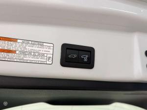 Белый Тойота Corolla Cross 2023 в Паневежис, объемом двигателя 1.99 л и пробегом 119 тыс. км за 30990 €, фото 15 на AUTOMOTO.COM.LV