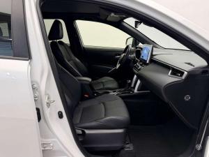 Белый Тойота Corolla Cross 2023 в Паневежис, объемом двигателя 1.99 л и пробегом 119 тыс. км за 30990 €, фото 17 на AUTOMOTO.COM.LV
