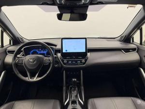 Белый Тойота Corolla Cross 2023 в Паневежис, объемом двигателя 1.99 л и пробегом 119 тыс. км за 30990 €, фото 20 на AUTOMOTO.COM.LV
