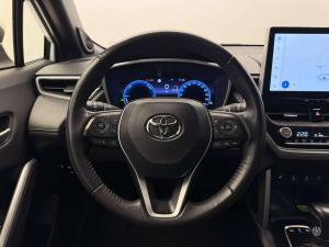 Белый Тойота Corolla Cross 2023 в Паневежис, объемом двигателя 1.99 л и пробегом 119 тыс. км за 30990 €, фото 21 на AUTOMOTO.COM.LV