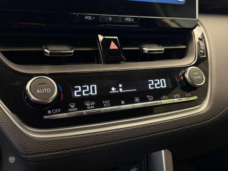 Белый Тойота Corolla Cross 2023 в Паневежис, объемом двигателя 1.99 л и пробегом 119 тыс. км за 30990 €, фото 34 на AUTOMOTO.COM.LV