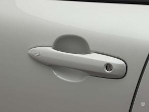 Белый Тойота Corolla Cross 2023 в Паневежис, объемом двигателя 1.99 л и пробегом 119 тыс. км за 30990 €, фото 40 на AUTOMOTO.COM.LV