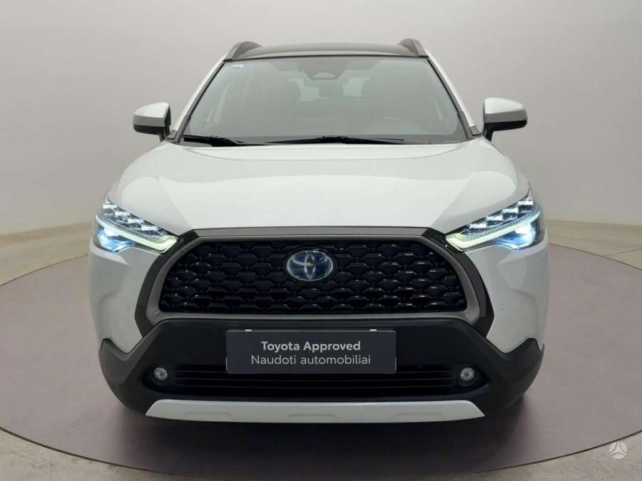 Белый Тойота Corolla Cross 2023 в Паневежис, объемом двигателя 1.99 л и пробегом 119 тыс. км за 30990 €, фото 42 на AUTOMOTO.COM.LV