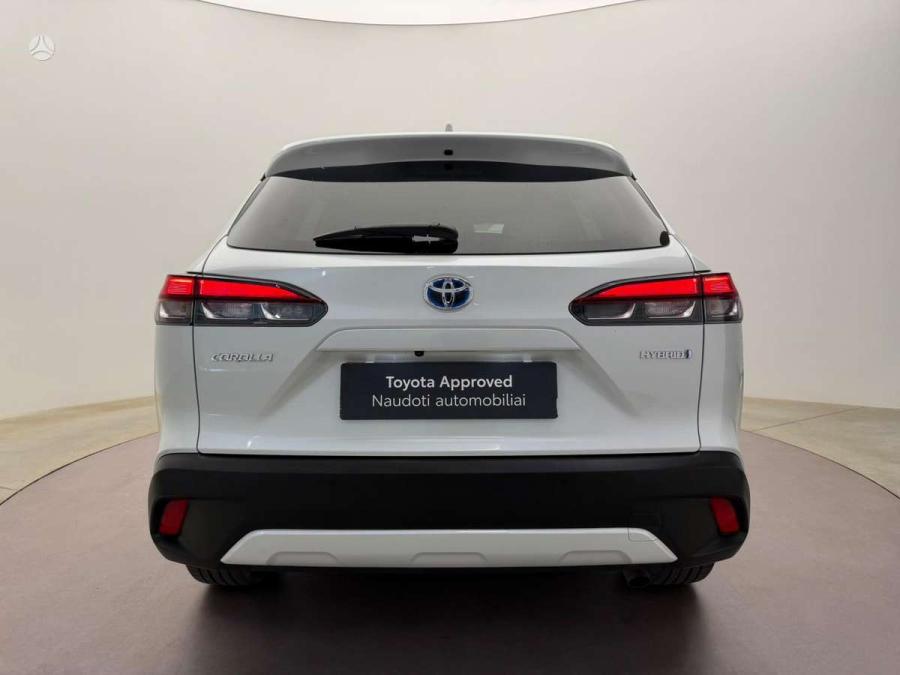 Белый Тойота Corolla Cross 2023 в Паневежис, объемом двигателя 1.99 л и пробегом 119 тыс. км за 30990 €, фото 44 на AUTOMOTO.COM.LV
