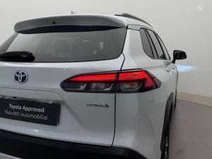 Белый Тойота Corolla Cross 2023 в Паневежис, объемом двигателя 1.99 л и пробегом 119 тыс. км за 30990 €, фото 45 на AUTOMOTO.COM.LV