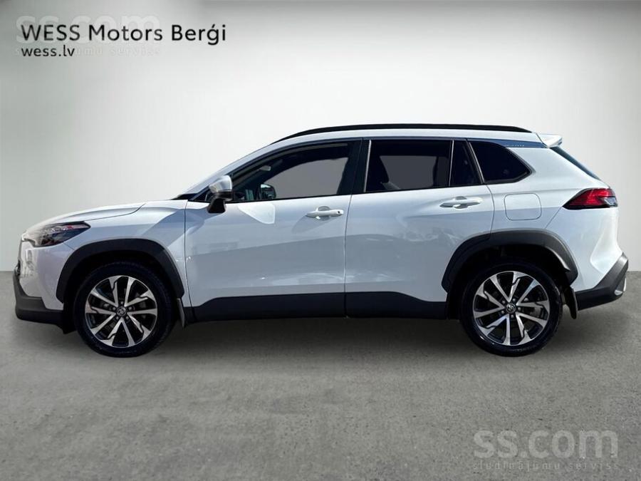 Balts Toyota Corolla Cross 2023 Rīga, ar dzinēja tilpumu 2.00 L un nobraukumu 51 tūkst. km par 34990 €, foto 4 vietnē AUTOMOTO.COM.LV