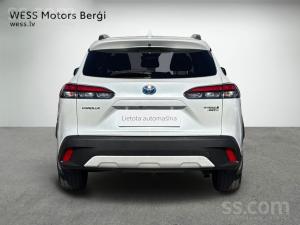 Balts Toyota Corolla Cross 2023 Rīga, ar dzinēja tilpumu 2.00 L un nobraukumu 51 tūkst. km par 34990 €, foto 5 vietnē AUTOMOTO.COM.LV
