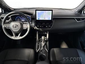 Balts Toyota Corolla Cross 2023 Rīga, ar dzinēja tilpumu 2.00 L un nobraukumu 51 tūkst. km par 34990 €, foto 9 vietnē AUTOMOTO.COM.LV