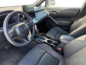 Balts Toyota Corolla Cross 2023 Rīga, ar dzinēja tilpumu 2.00 L un nobraukumu 51 tūkst. km par 34990 €, foto 12 vietnē AUTOMOTO.COM.LV