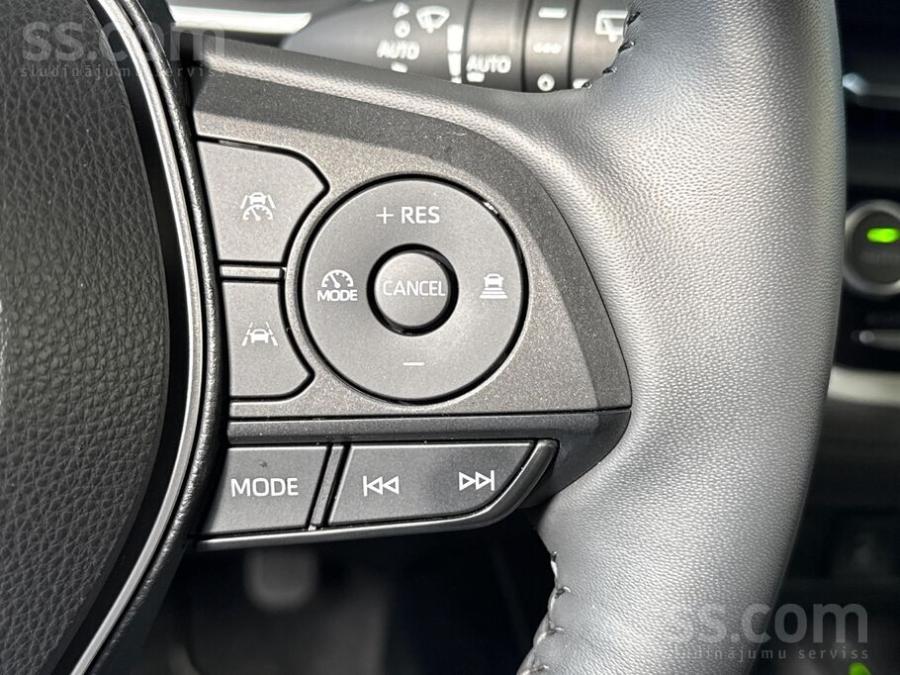 Balts Toyota Corolla Cross 2023 Rīga, ar dzinēja tilpumu 2.00 L un nobraukumu 51 tūkst. km par 34990 €, foto 17 vietnē AUTOMOTO.COM.LV