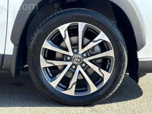 Balts Toyota Corolla Cross 2023 Rīga, ar dzinēja tilpumu 2.00 L un nobraukumu 51 tūkst. km par 34990 €, foto 25 vietnē AUTOMOTO.COM.LV