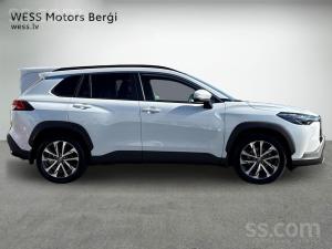 Balts Toyota Corolla Cross 2023 Rīga, ar dzinēja tilpumu 2.00 L un nobraukumu 51 tūkst. km par 34990 €, foto 26 vietnē AUTOMOTO.COM.LV
