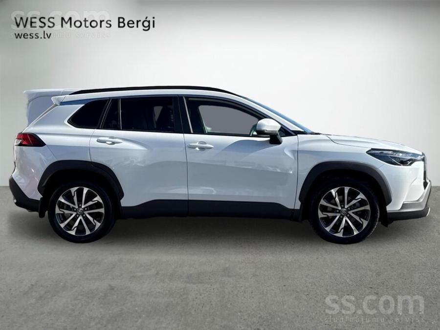Balts Toyota Corolla Cross 2023 Rīga, ar dzinēja tilpumu 2.00 L un nobraukumu 51 tūkst. km par 34990 €, foto 26 vietnē AUTOMOTO.COM.LV