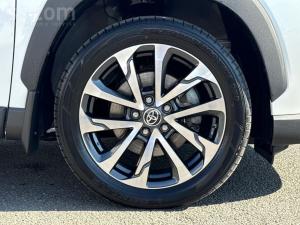Balts Toyota Corolla Cross 2023 Rīga, ar dzinēja tilpumu 2.00 L un nobraukumu 51 tūkst. km par 33990 €, foto 25 vietnē AUTOMOTO.COM.LV