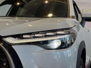 Balts Toyota Corolla Cross 2023 Šauļi, ar dzinēja tilpumu 1.99 L un nobraukumu 51 tūkst. km par 32900 €, foto 5 vietnē AUTOMOTO.COM.LV