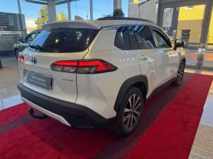 Balts Toyota Corolla Cross 2023 Šauļi, ar dzinēja tilpumu 1.99 L un nobraukumu 51 tūkst. km par 32900 €, foto 8 vietnē AUTOMOTO.COM.LV
