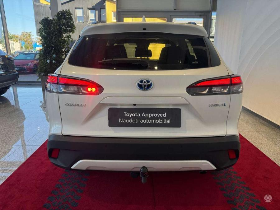 Balts Toyota Corolla Cross 2023 Šauļi, ar dzinēja tilpumu 1.99 L un nobraukumu 51 tūkst. km par 32900 €, foto 9 vietnē AUTOMOTO.COM.LV