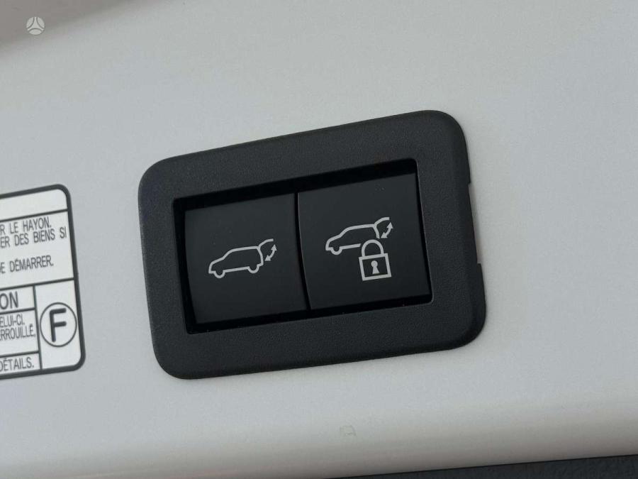 Balts Toyota Corolla Cross 2023 Šauļi, ar dzinēja tilpumu 1.99 L un nobraukumu 51 tūkst. km par 32900 €, foto 12 vietnē AUTOMOTO.COM.LV