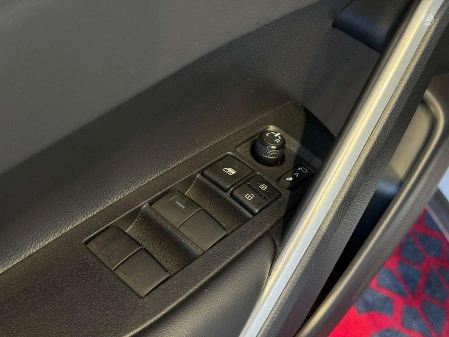 Balts Toyota Corolla Cross 2023 Šauļi, ar dzinēja tilpumu 1.99 L un nobraukumu 51 tūkst. km par 32900 €, foto 16 vietnē AUTOMOTO.COM.LV
