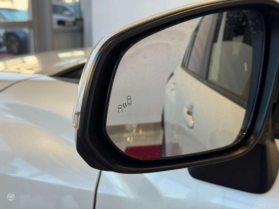 Balts Toyota Corolla Cross 2023 Šauļi, ar dzinēja tilpumu 1.99 L un nobraukumu 51 tūkst. km par 32900 €, foto 21 vietnē AUTOMOTO.COM.LV