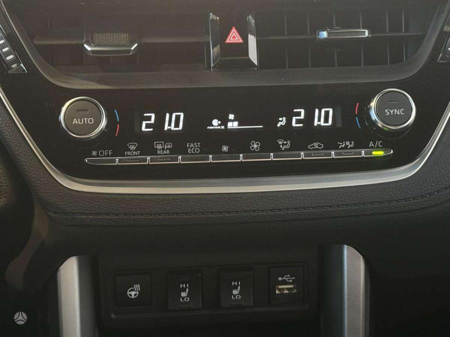Balts Toyota Corolla Cross 2023 Šauļi, ar dzinēja tilpumu 1.99 L un nobraukumu 51 tūkst. km par 32900 €, foto 24 vietnē AUTOMOTO.COM.LV