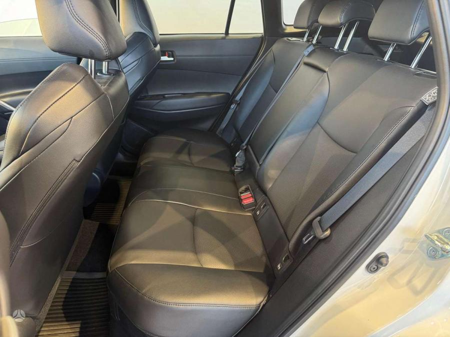 Balts Toyota Corolla Cross 2023 Šauļi, ar dzinēja tilpumu 1.99 L un nobraukumu 51 tūkst. km par 32900 €, foto 28 vietnē AUTOMOTO.COM.LV