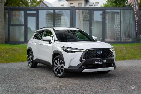 Balts Toyota Corolla Cross 2023 Viļņa, ar dzinēja tilpumu 1.99 L un nobraukumu 86 tūkst. km par 26500 €, foto 1 vietnē AUTOMOTO.COM.LV