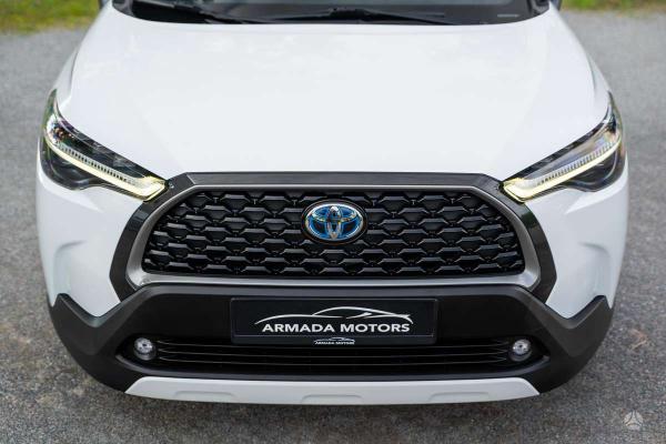 Balts Toyota Corolla Cross 2023 Viļņa, ar dzinēja tilpumu 1.99 L un nobraukumu 86 tūkst. km par 26500 €, foto 5 vietnē AUTOMOTO.COM.LV
