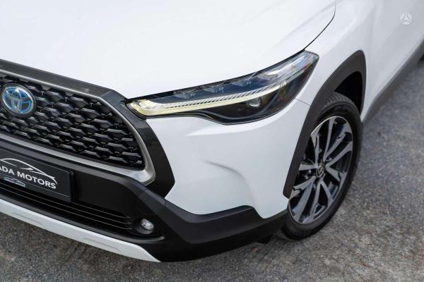 Balts Toyota Corolla Cross 2023 Viļņa, ar dzinēja tilpumu 1.99 L un nobraukumu 86 tūkst. km par 26500 €, foto 7 vietnē AUTOMOTO.COM.LV